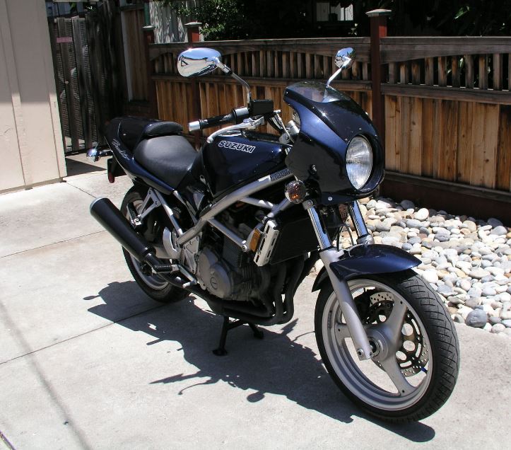 Suzuki Bandit GSF400 – Front Right | Bike-urious