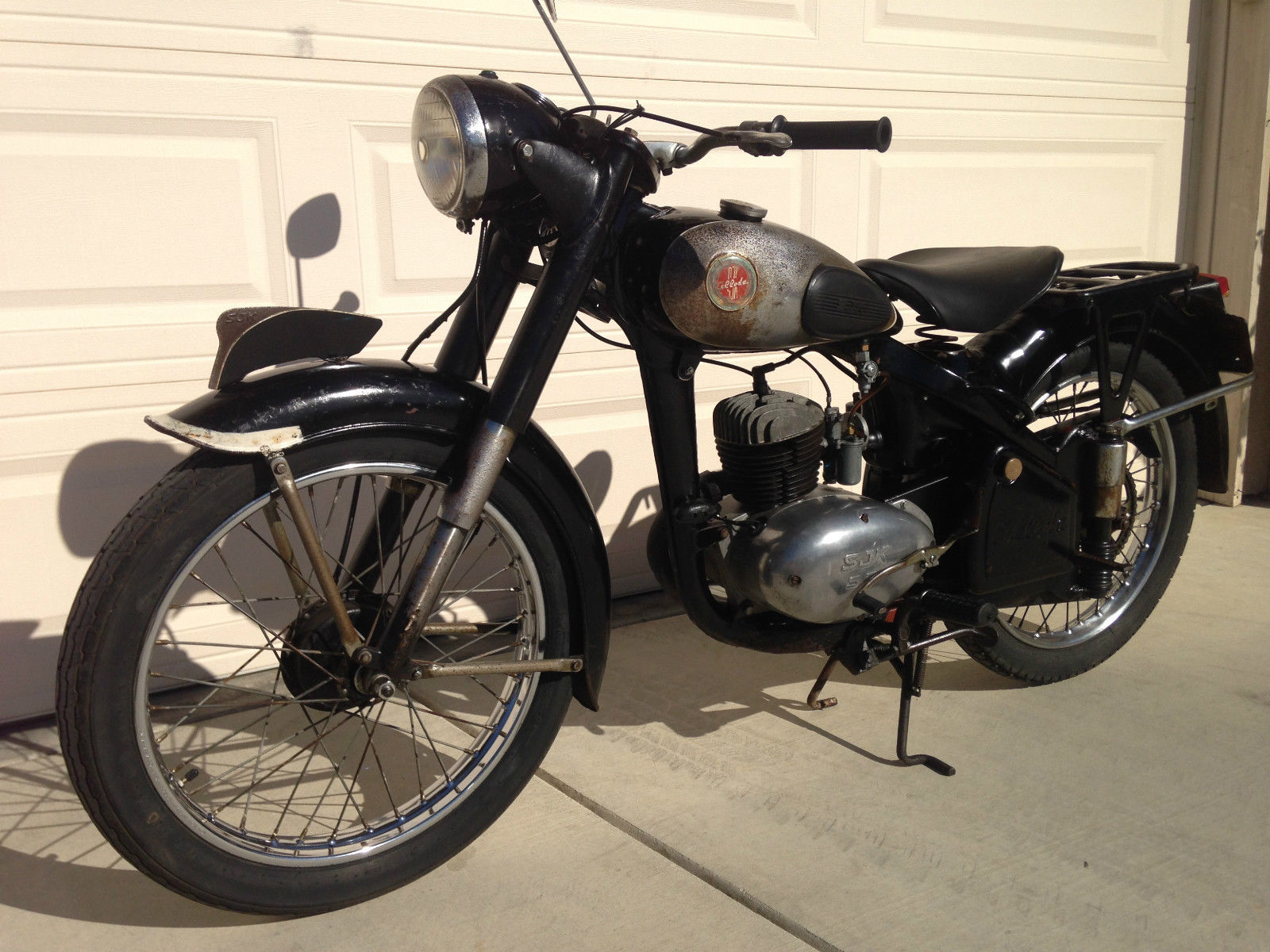 Suzuki Colleda – Front Left | Bike-urious