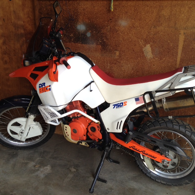 Suzuki DR BIG – Left Side | Bike-urious