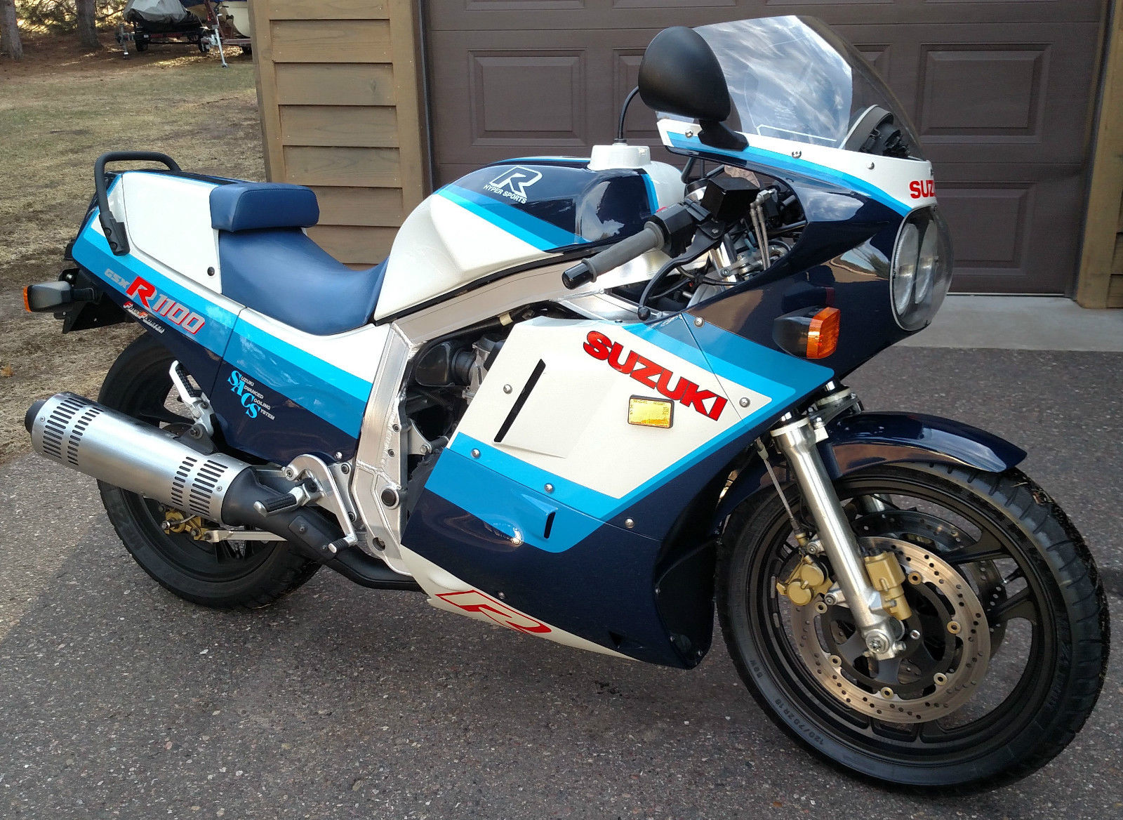Suzuki GSX-R 1100 – Front Right | Bike-urious