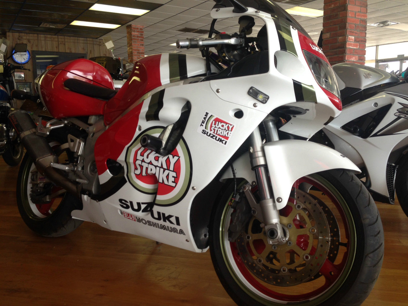 Suzuki GSXR750 – Lucky Strike | Bike-urious
