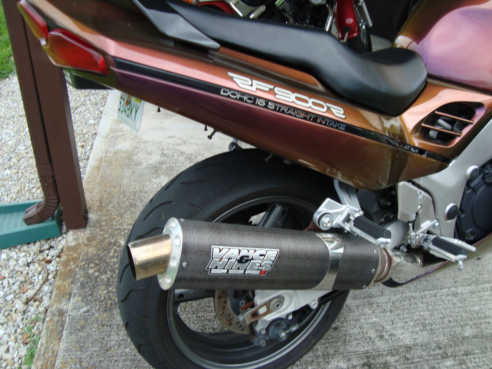 Suzuki RF900R – Rear Right | Bike-urious