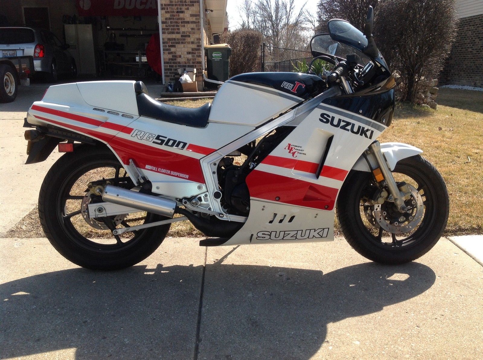 Suzuki RG500 Gamma – Right Side | Bike-urious
