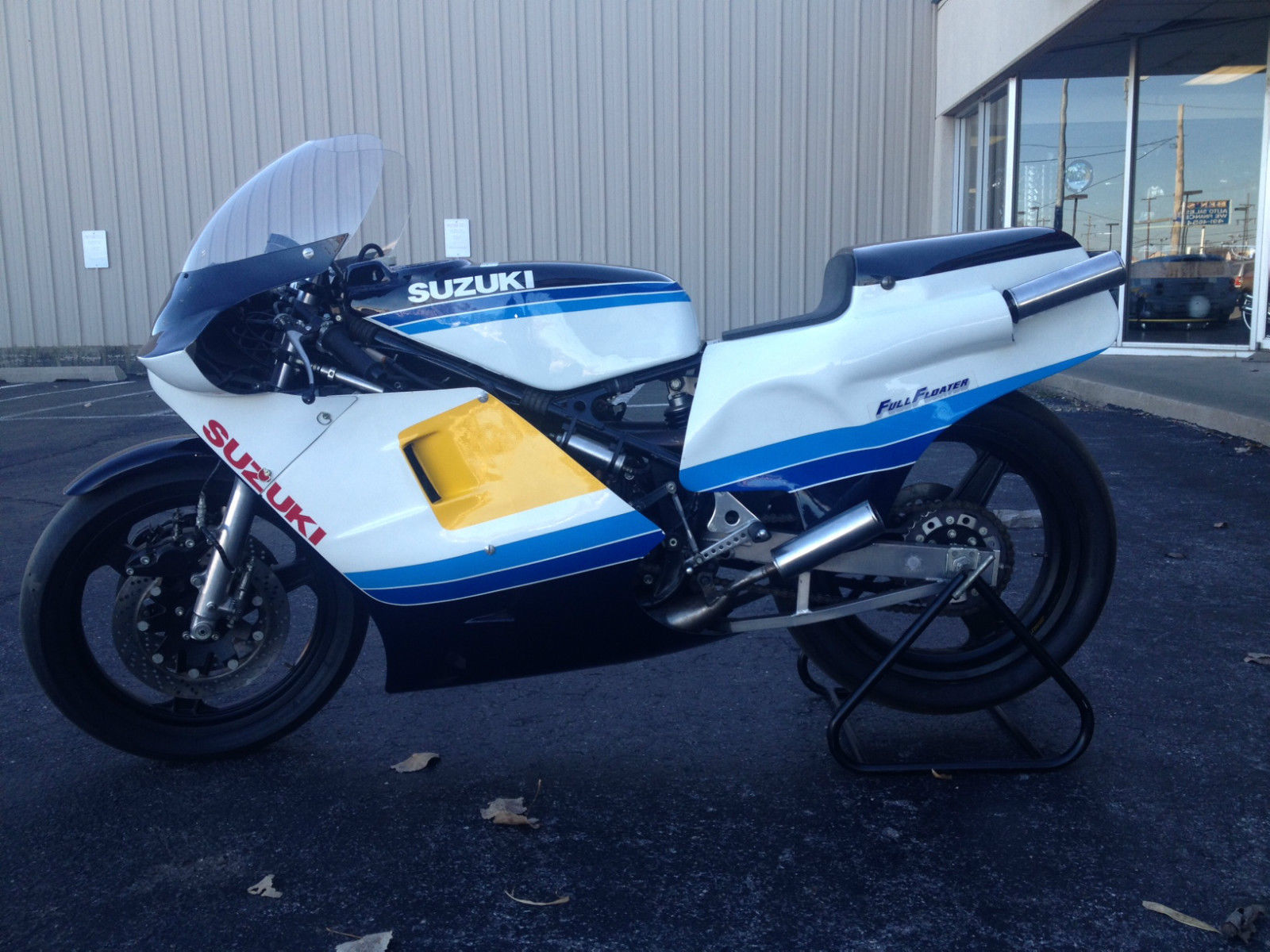 Suzuki RGB500 – Left Side | Bike-urious