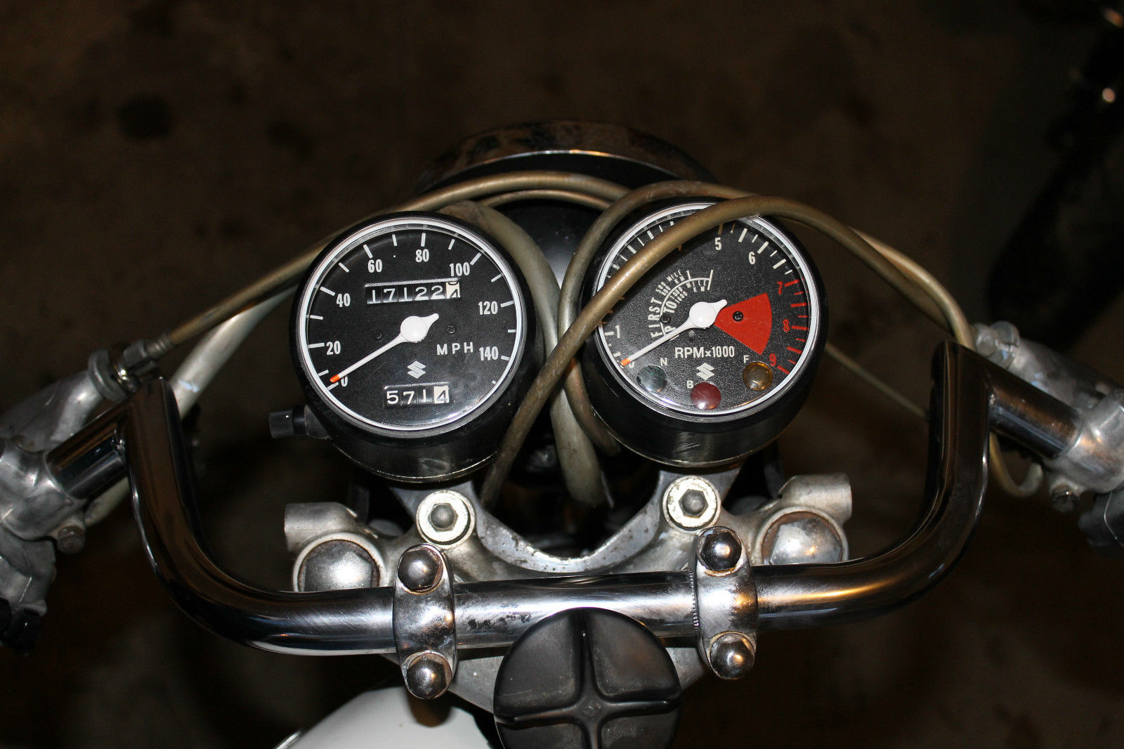 Suzuki T500 Cafe Racer – Gauges | Bike-urious