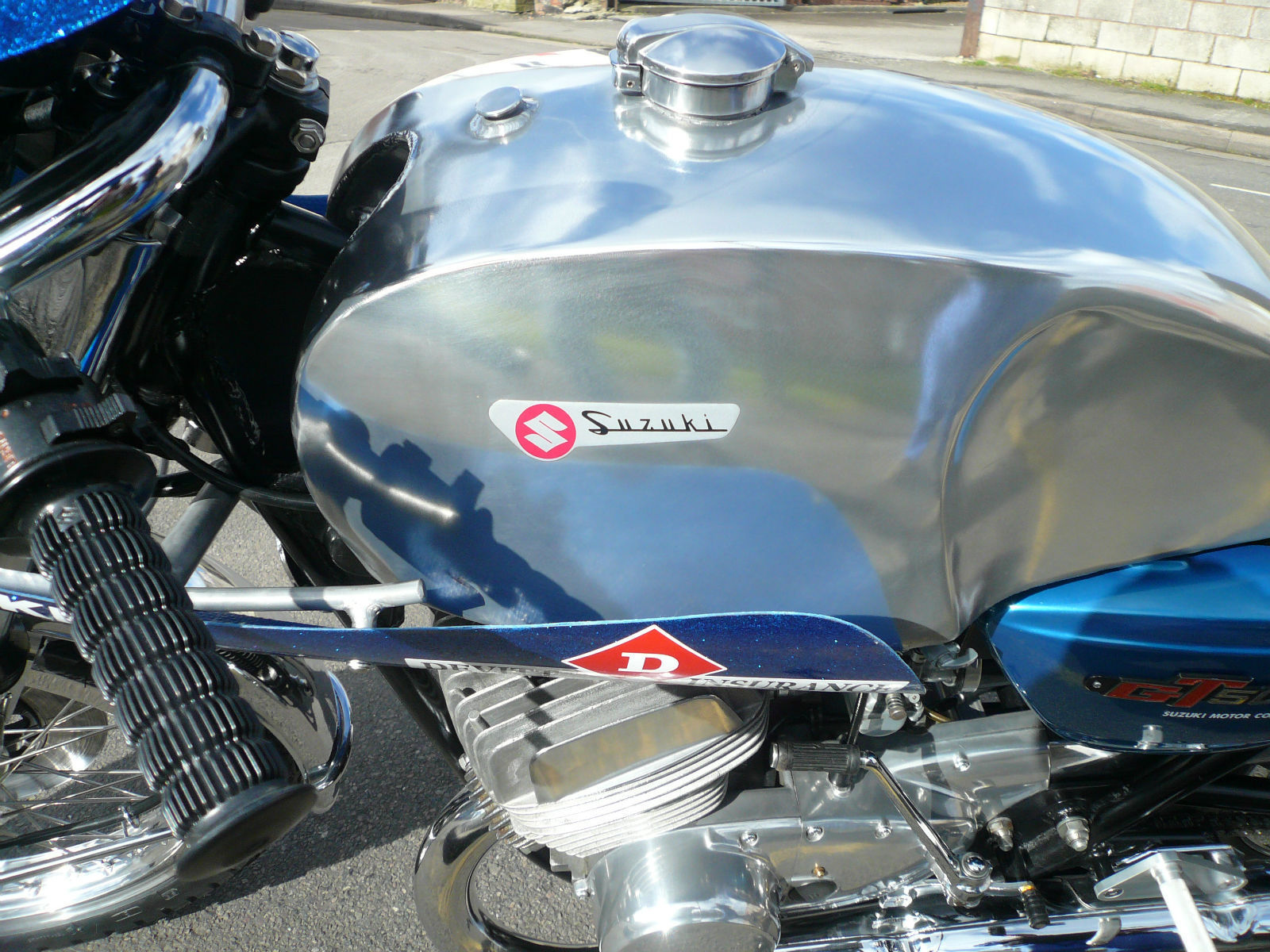 Suzuki Titan – Tank | Bike-urious