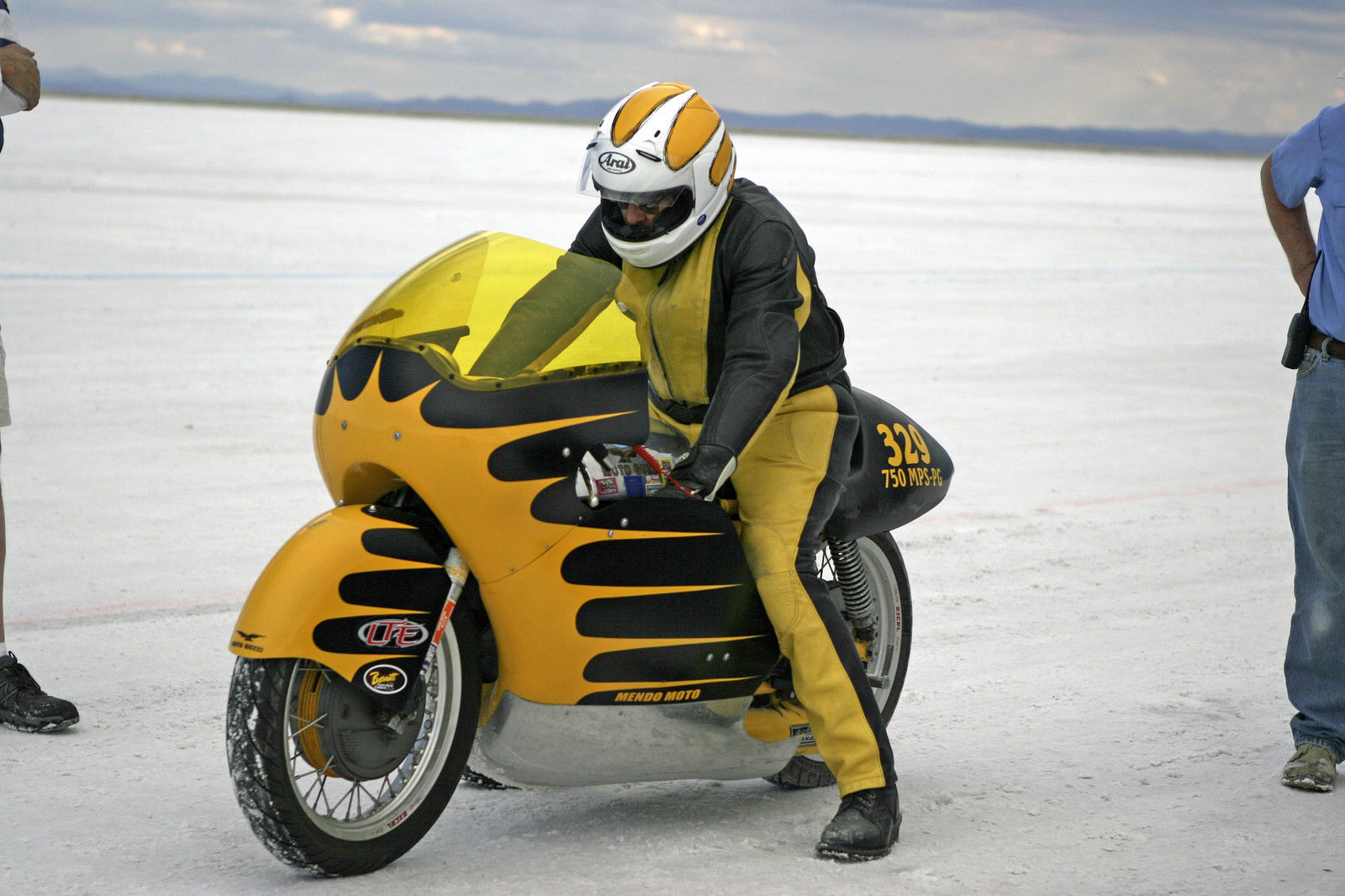 The World’s Fastest Moto Guzzi V7 Sport – Salt Flats | Bike-urious