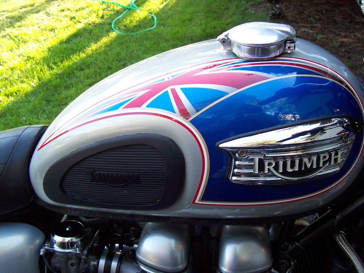 Triumph Bonneville Golden Jubilee – Tank | Bike-urious