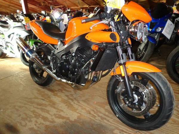 Triumph Speed Four – Front Right | Bike-urious