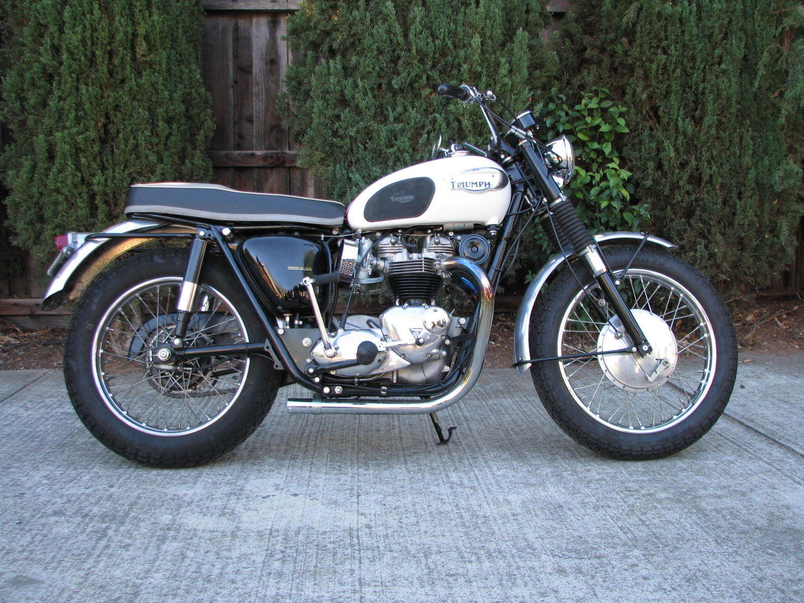 Triumph T120TT – Right Side | Bike-urious