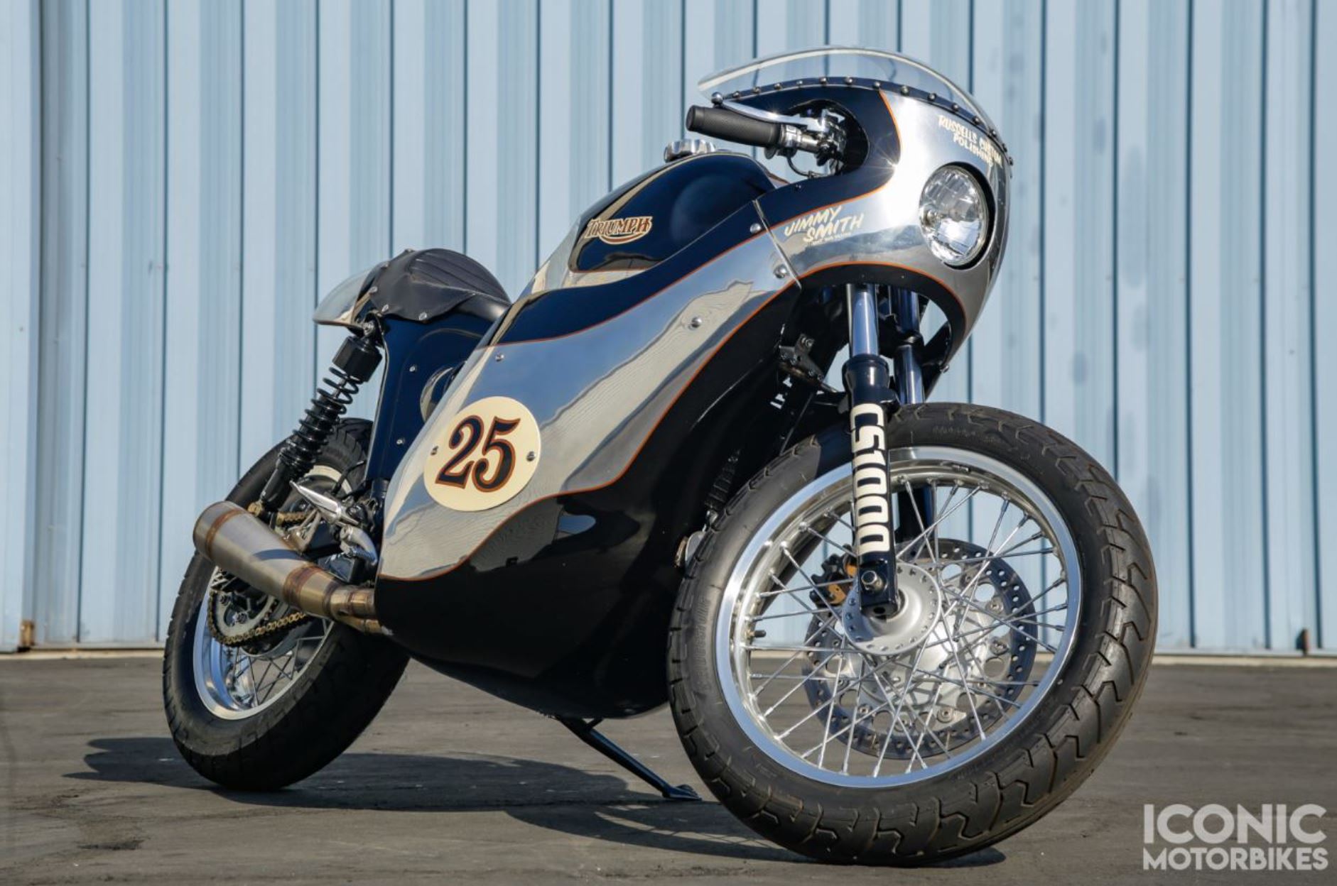 Triumph Thruxton Custom – Front Right Featured | Bike-urious