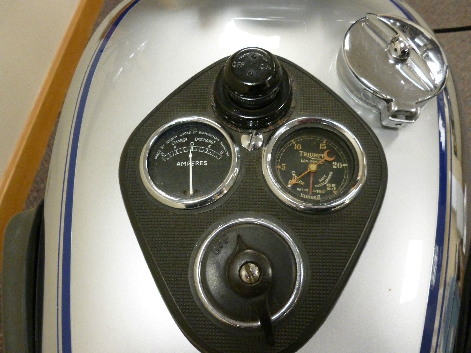 Triumph Tiger T90 – Gauges | Bike-urious