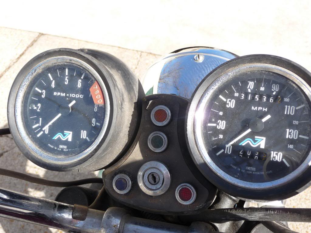 Triumph Trident T160 – Gauges | Bike-urious