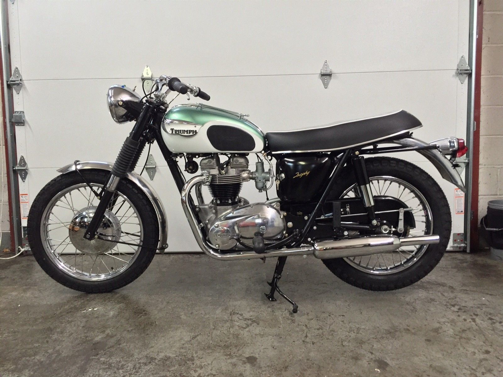 Triumph Trophy – Left Side | Bike-urious