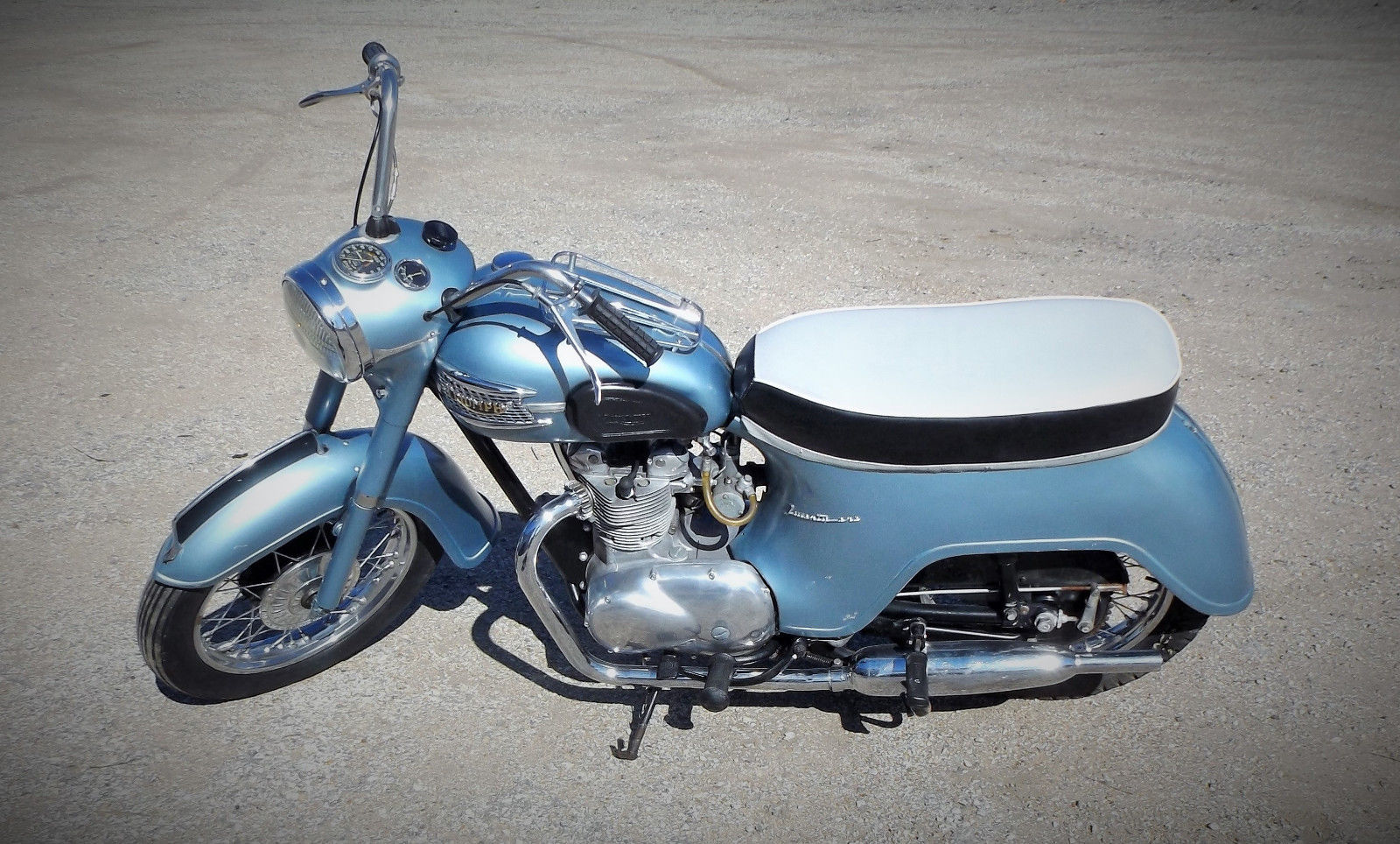 Triumph Twenty-One – Left Side | Bike-urious