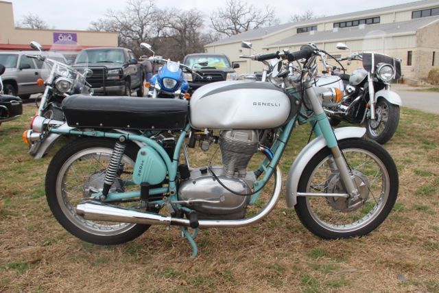 Wards Riverside Benelli 350 Restomod – Right Side | Bike-urious