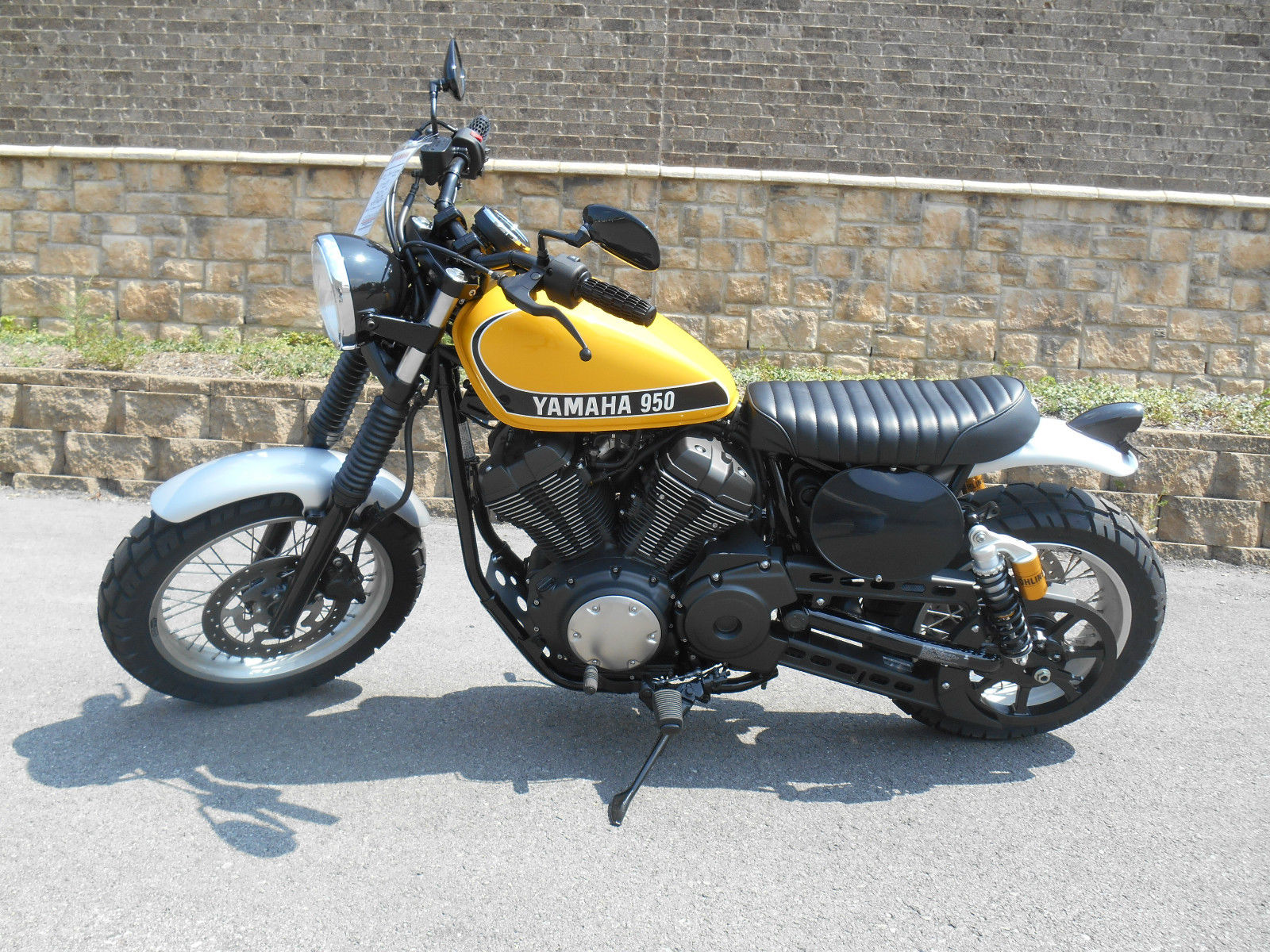 Yamaha Bolt R Spec Custom – Left Side | Bike-urious