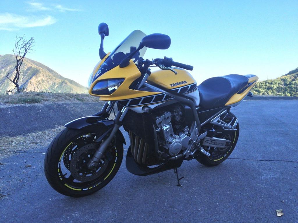 Yamaha FZ1 – Front Left | Bike-urious