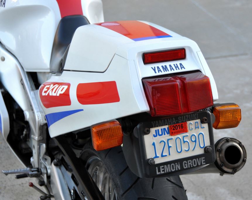 Yamaha FZR1000 – Rear | Bike-urious