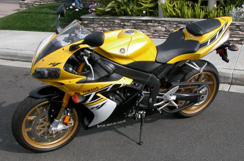 Yamaha R1 LE – Left Side | Bike-urious