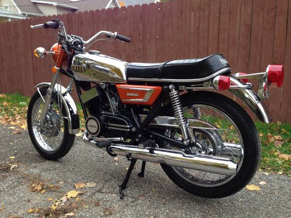 Yamaha R5 350 – Left Side | Bike-urious