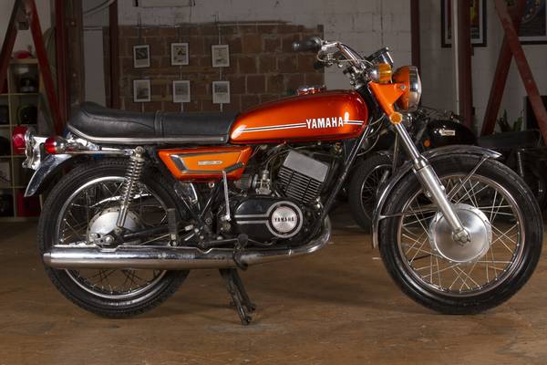 Yamaha R5 – Right Side | Bike-urious