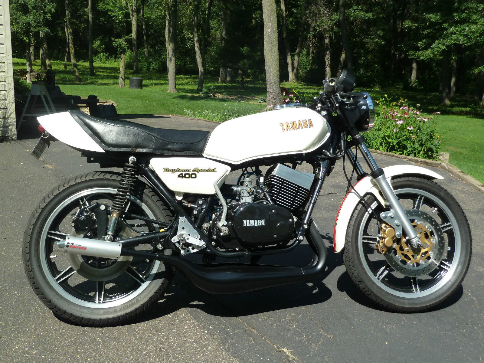 Yamaha RD400F Daytona Special – Right Side | Bike-urious