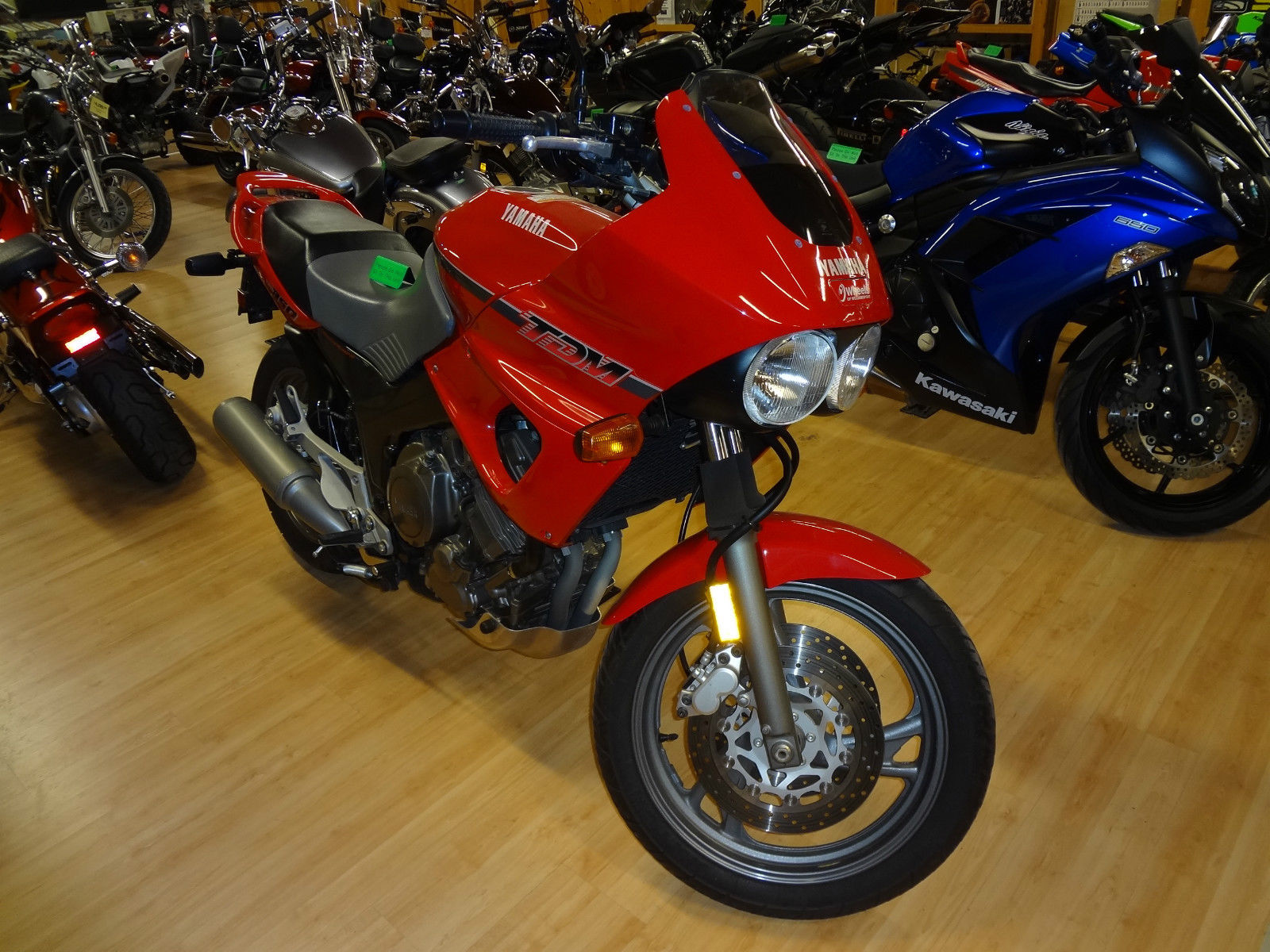 Yamaha TDM850 – Front Right | Bike-urious