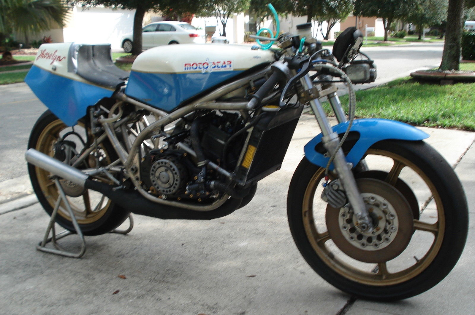 Yamaha TZ350 Nico Bakker – Right Side No Fairing | Bike-urious