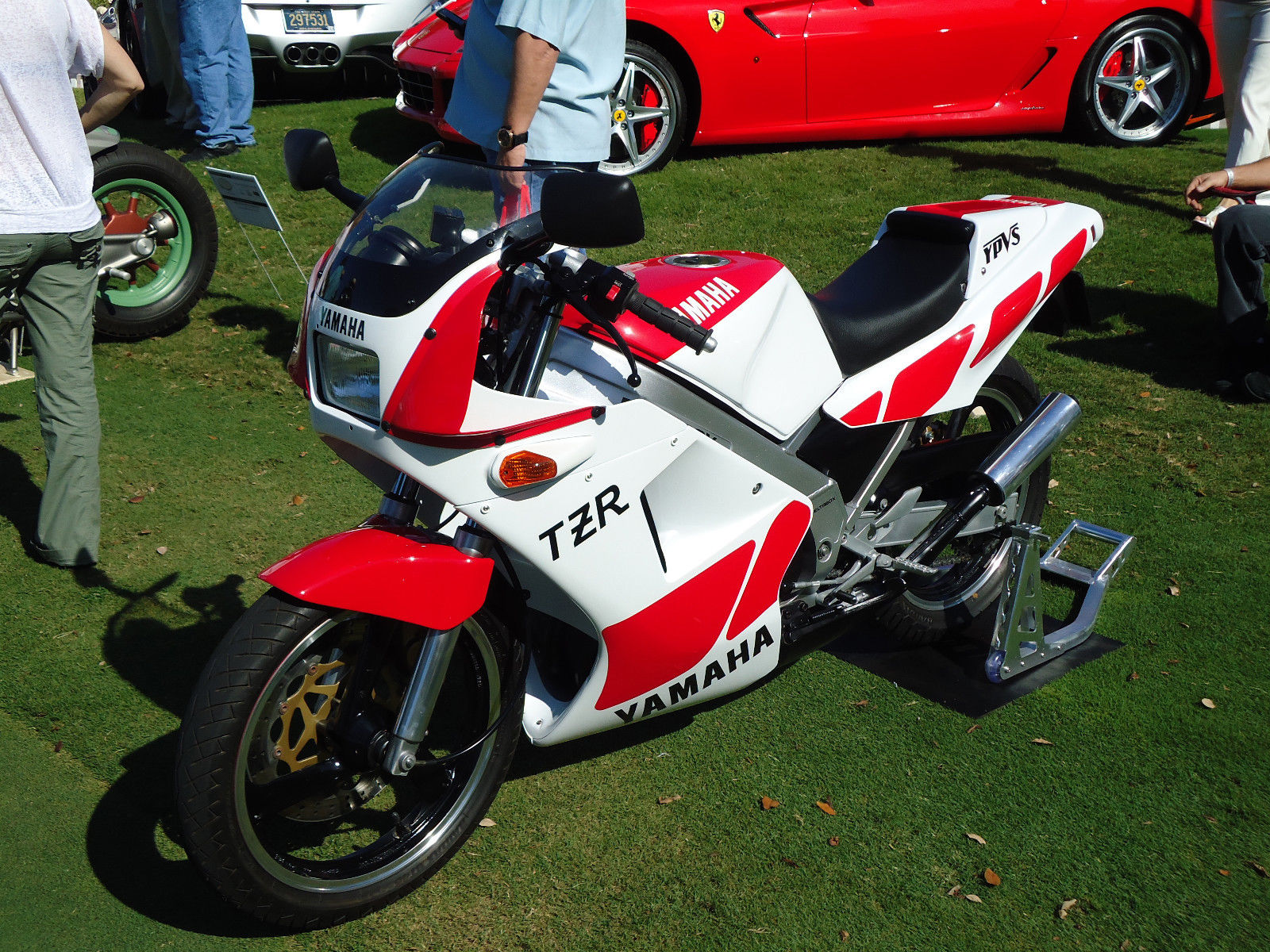 Yamaha TZR250 – Front Left | Bike-urious