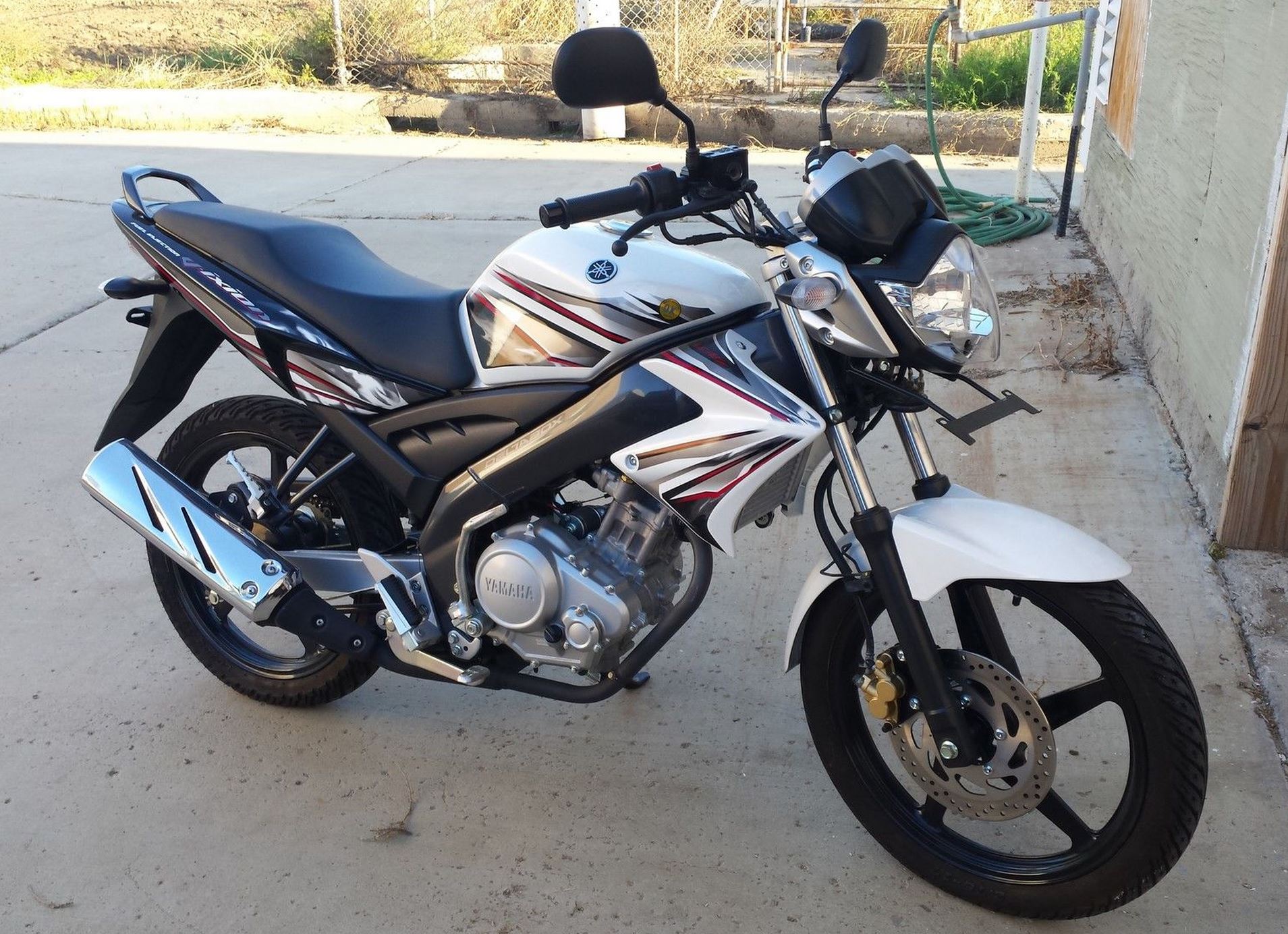 Yamaha Vixion – Front Right | Bike-urious