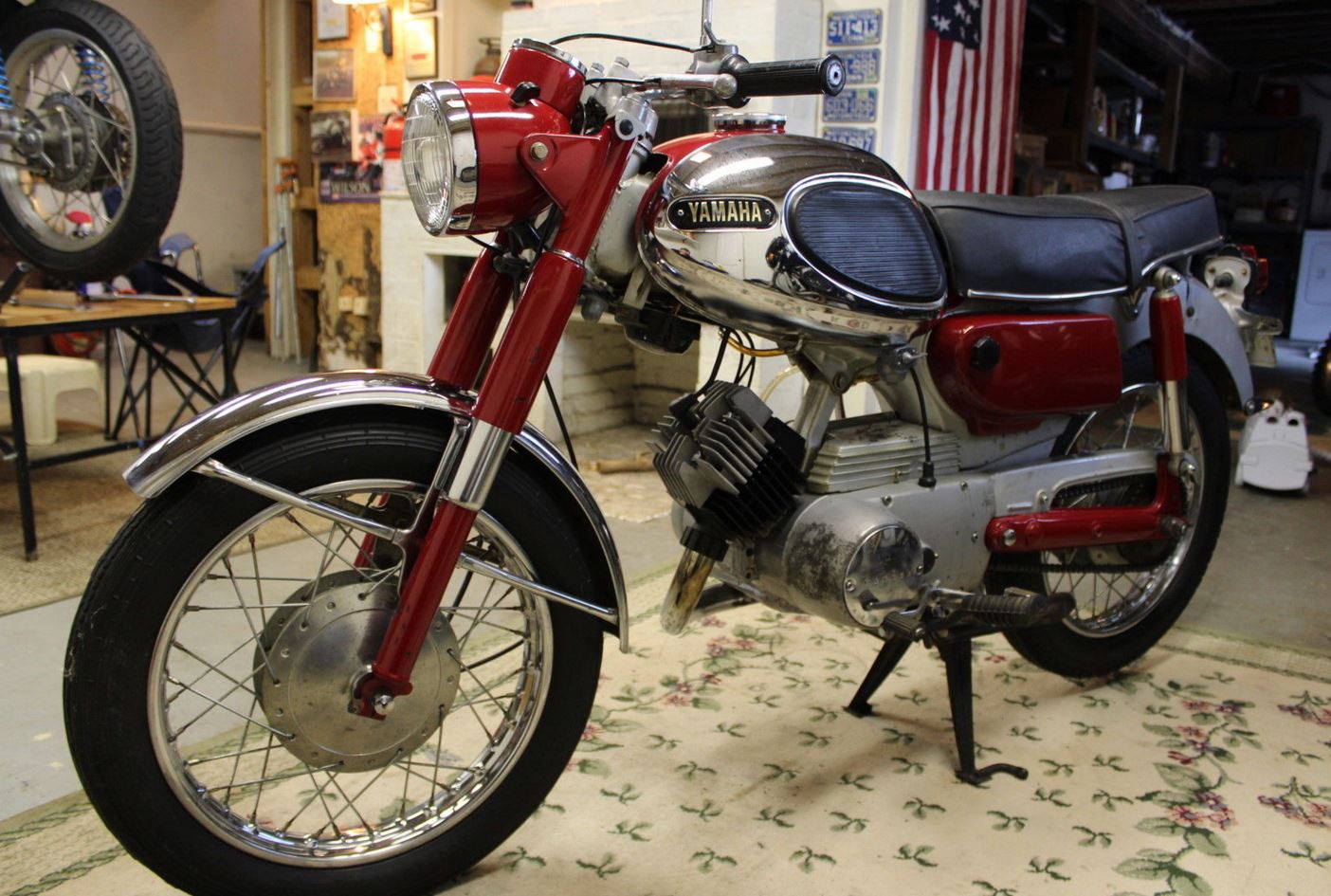 Yamaha YA6 – Front Left | Bike-urious