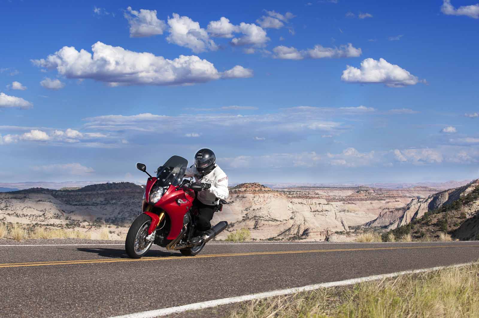 presskitphotos-Hogsback_lee_on_red_1 | Bike-urious